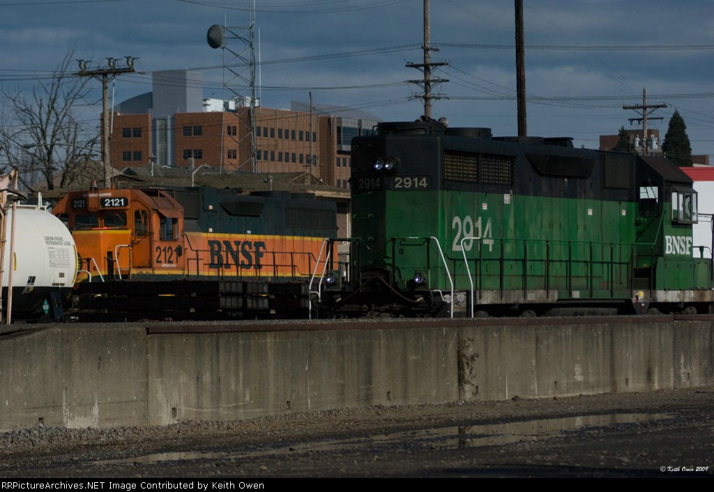 BNSF 2121